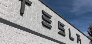 Tesla Tire Rotation Complete Guide : (Why, When and How)